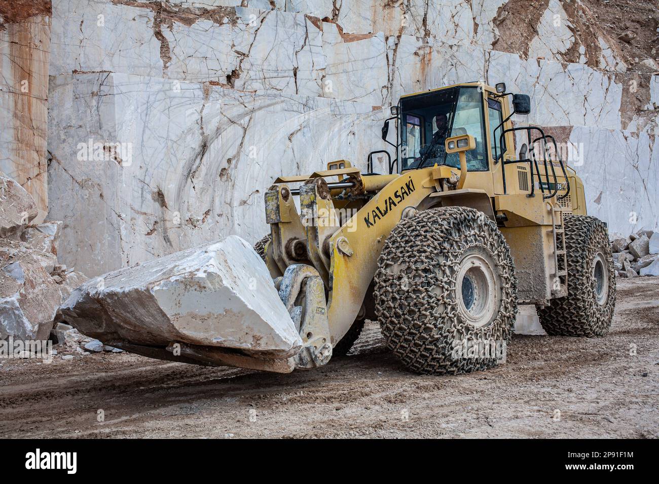 Large construction machines make it possible to transport blocks. The ...