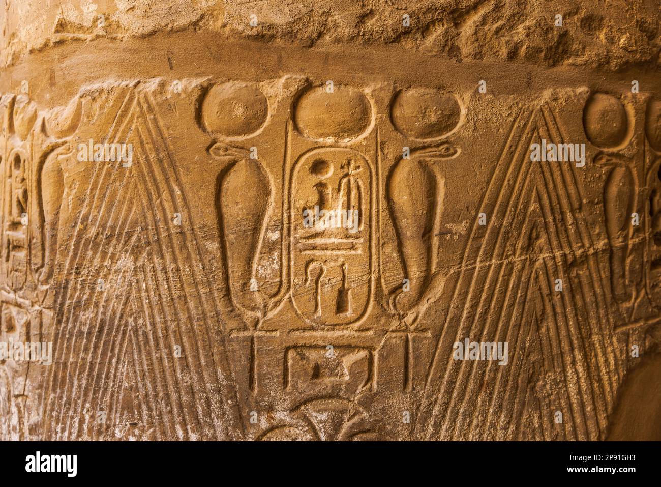 Egyptian hyroglyphs in the Karnak temple, Egypt Stock Photo - Alamy