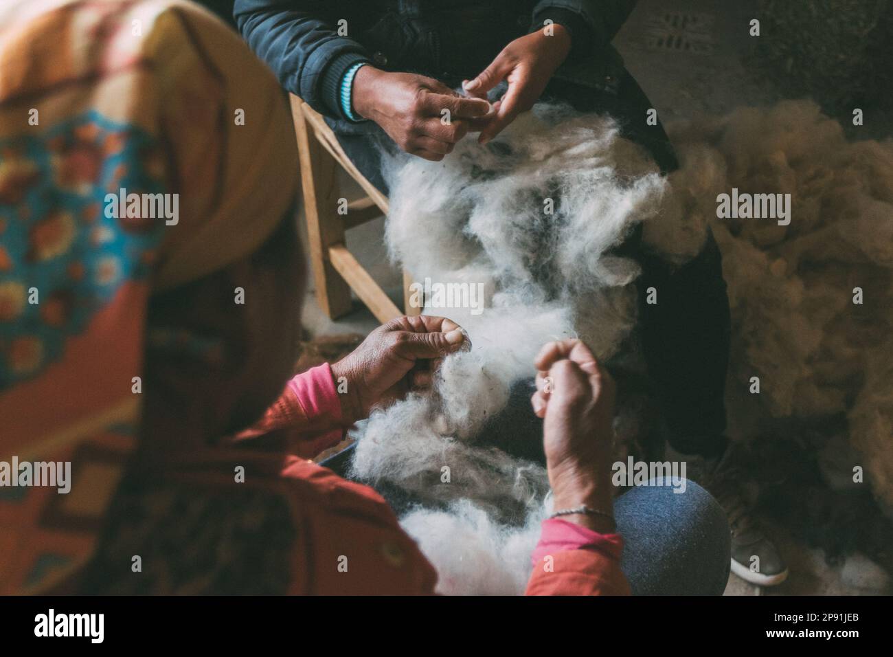Wool - Hands at work Stock Photo - Alamy