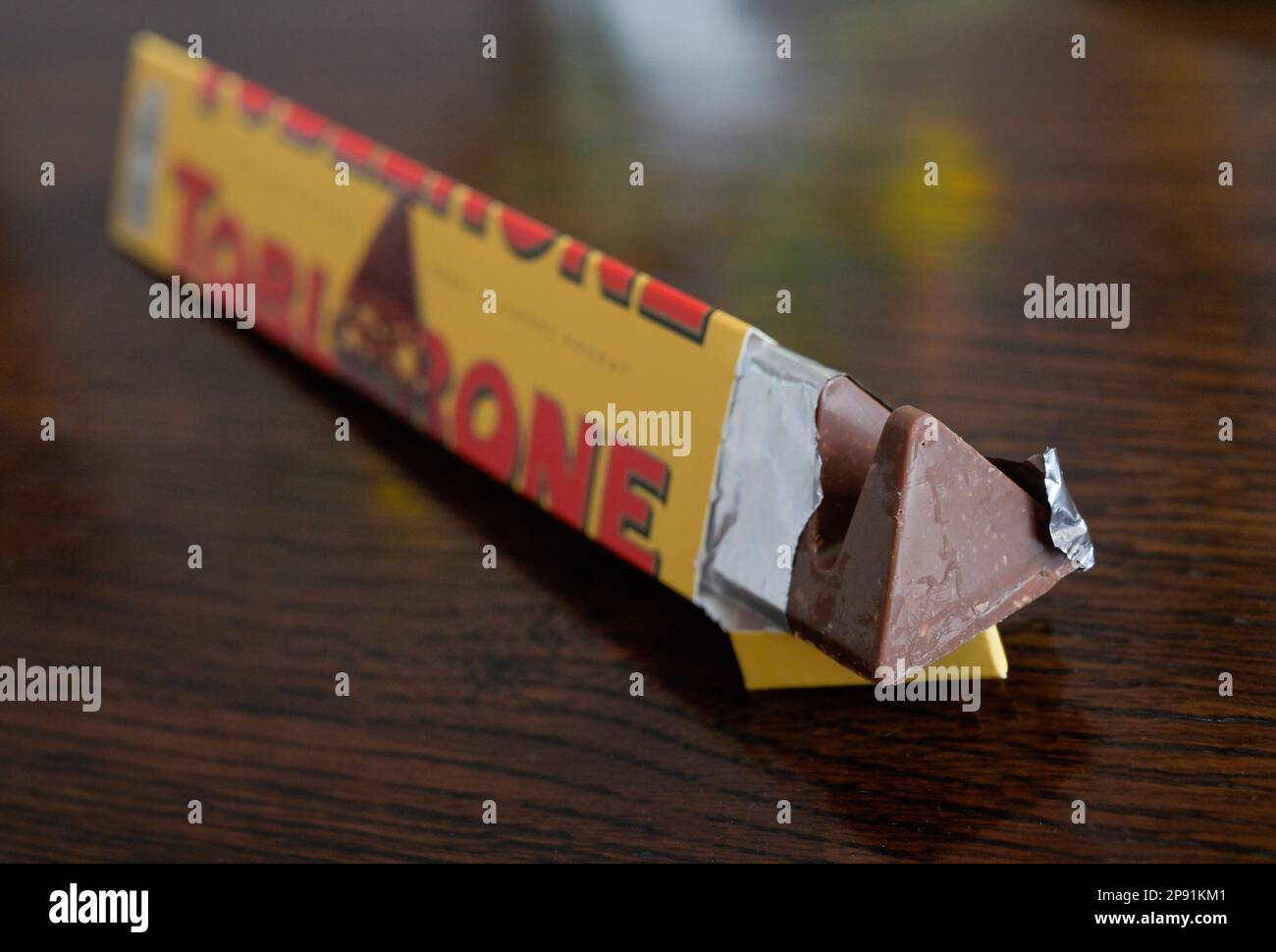 Schweizer Schokolade Toblerone Stock Photo - Alamy