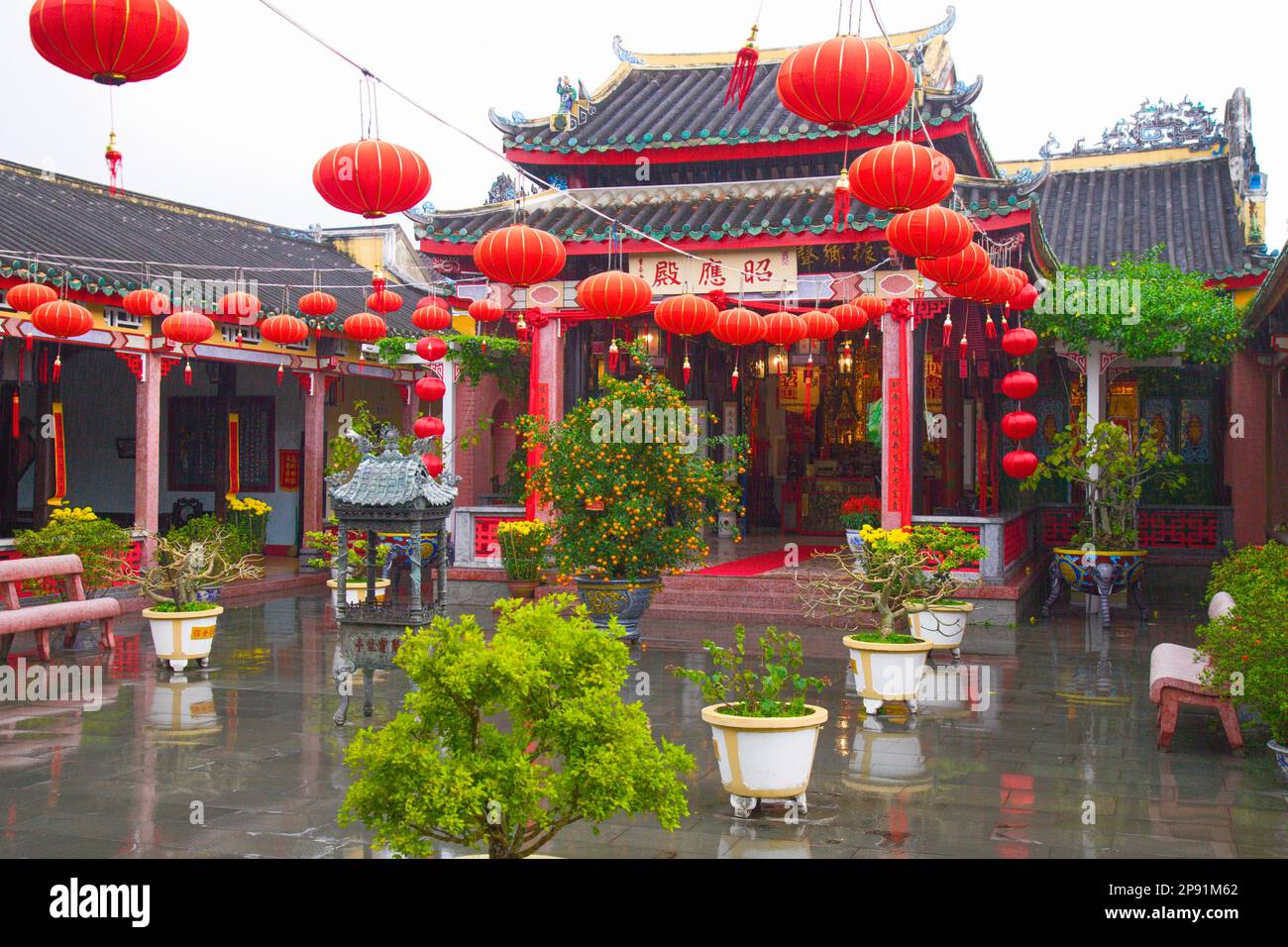 Vietnam, Hoi An, Hainan Chinese Temple Stock Photo - Alamy