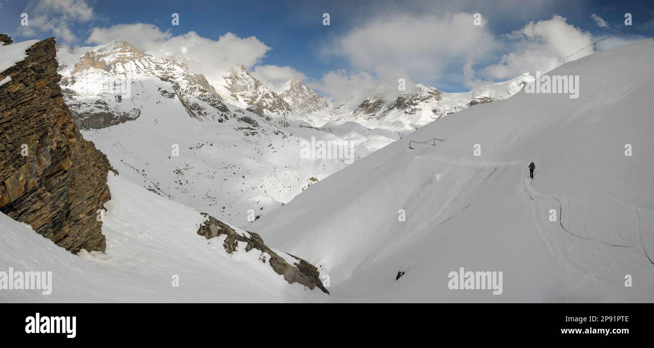 The ascent of the Thorong La Pass on the Annapurna Circuit trail ...