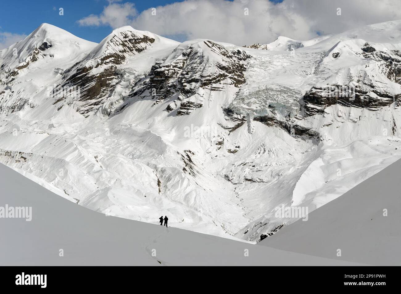The ascent of the Thorong La Pass on the Annapurna Circuit trail ...