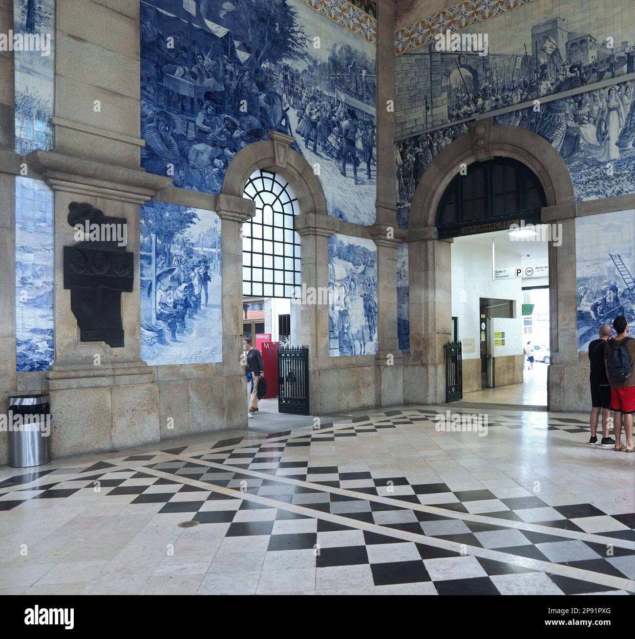 Station hall with azulejo tiles hi-res stock photography and images - Alamy