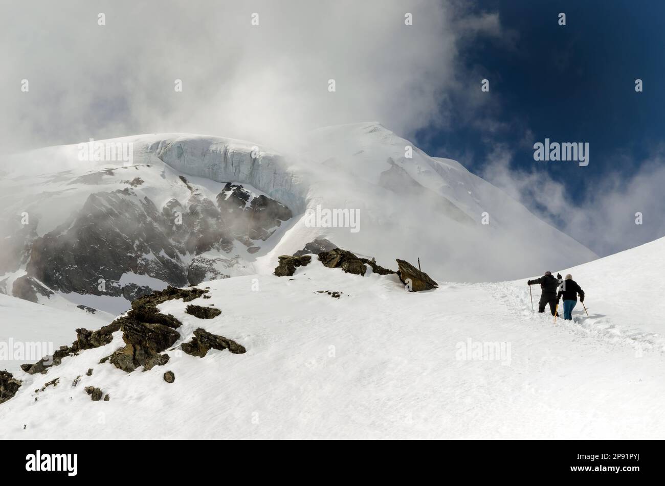 The ascent of the Thorong La Pass on the Annapurna Circuit trail ...