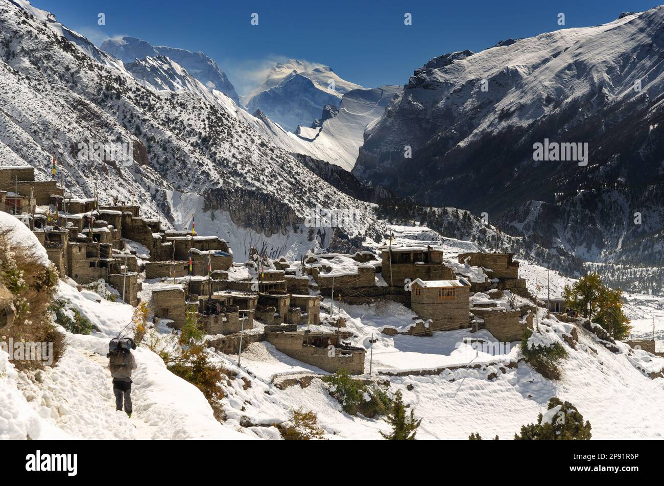 View of the Annapurna massif from Manang. Annapurna Circuit trekking ...