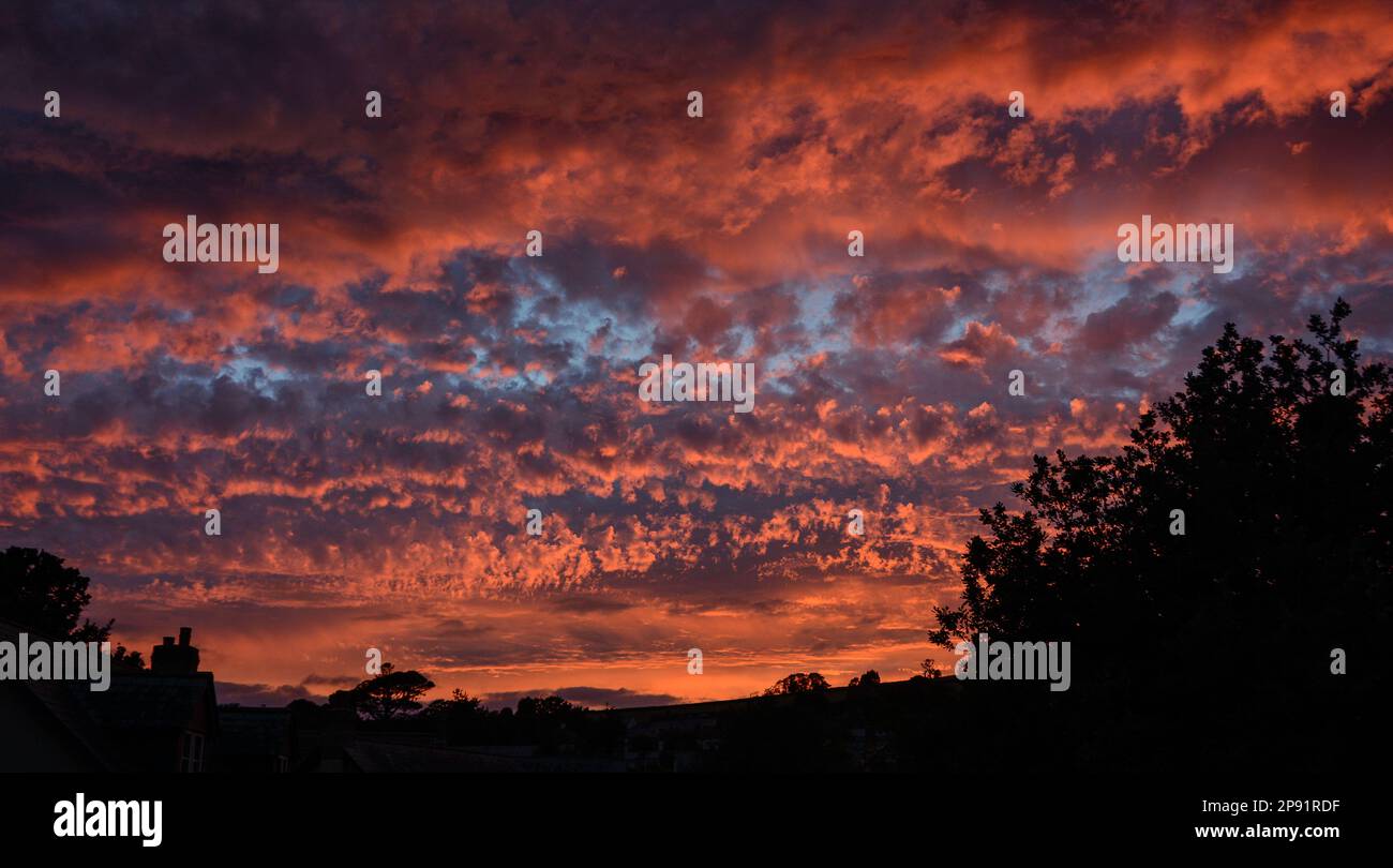 Beautiful sunset vibrant colors hi-res stock photography and images - Alamy
