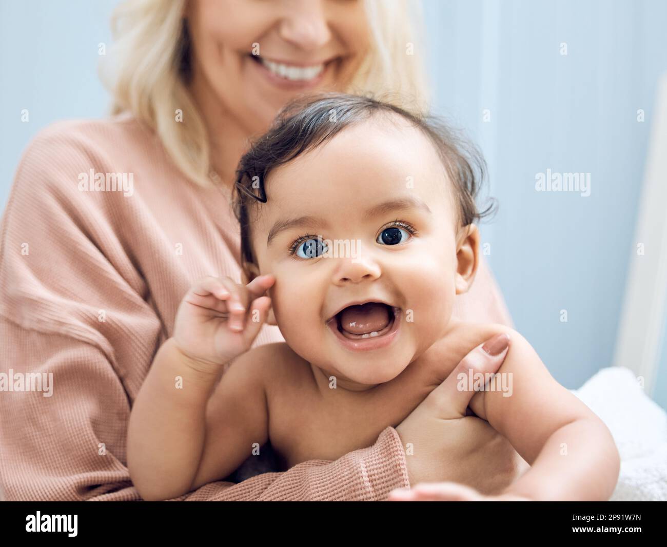 Little girl looking fabulous hi-res stock photography and images - Alamy