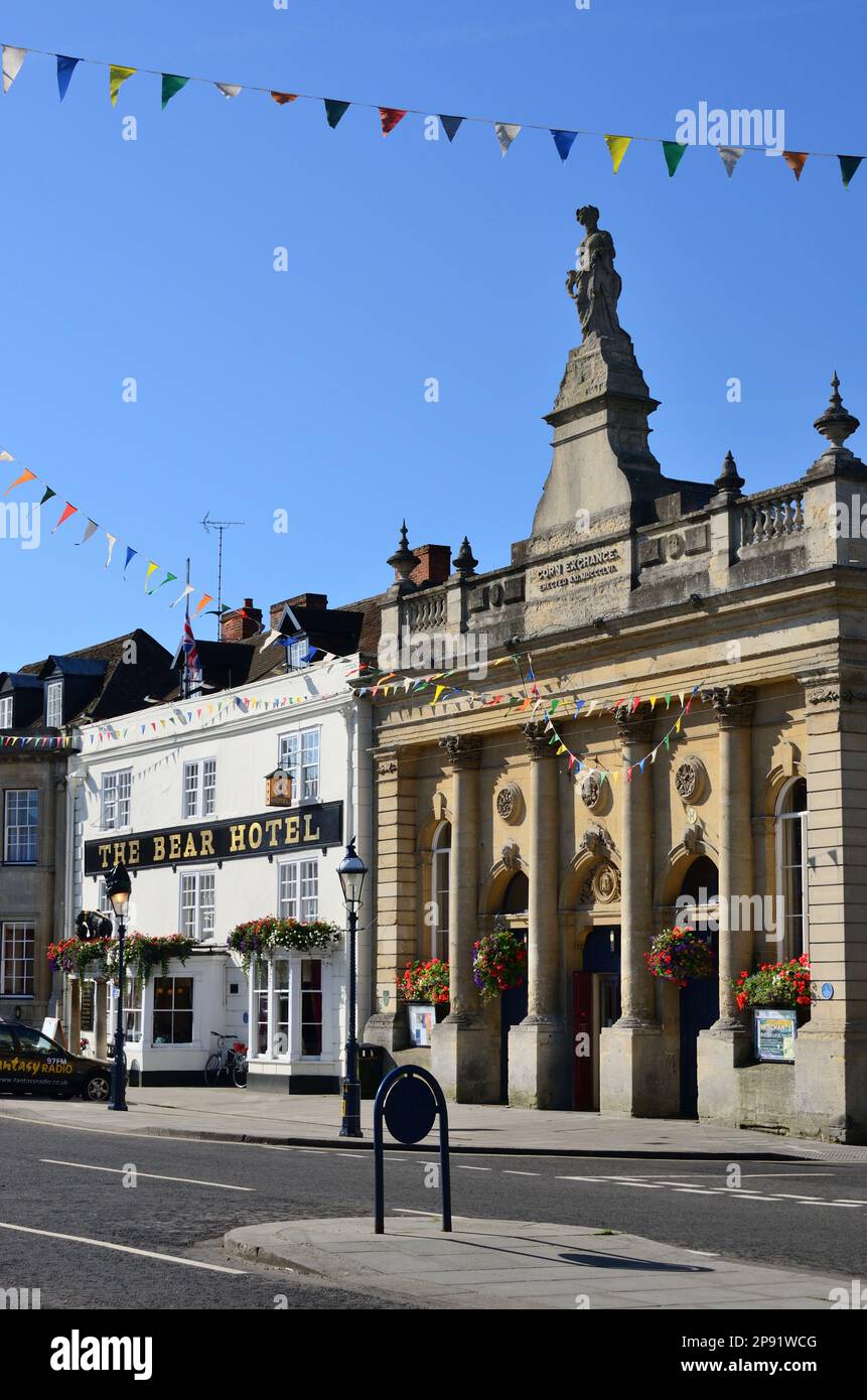 The Bear Hotel and Corn Exchange in Devizes, Wiltshire Stock Photo - Alamy