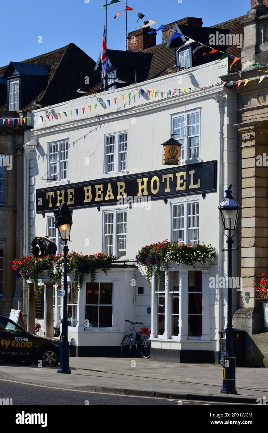 The Bear Hotel in Devizes, Wiltshire Stock Photo - Alamy