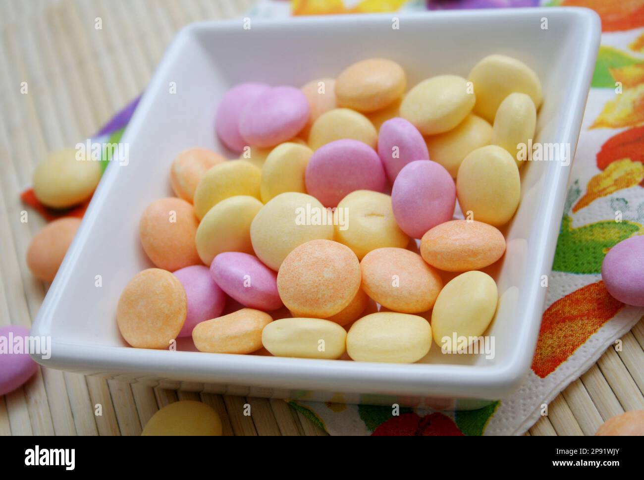 Bonbons bunt hi-res stock photography and images - Alamy
