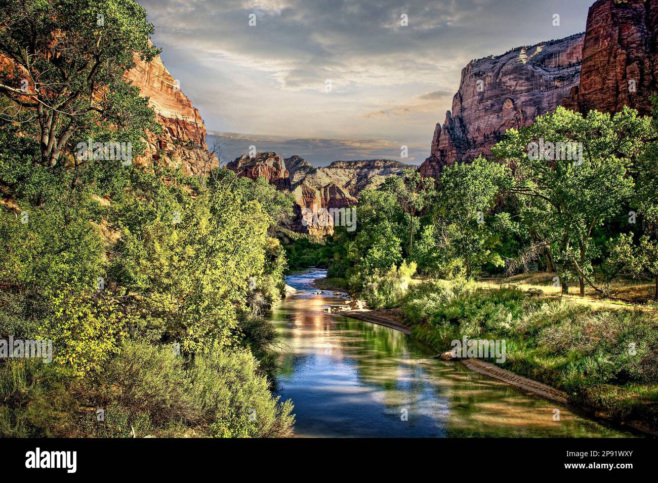 River flows through mountains hi-res stock photography and images - Alamy