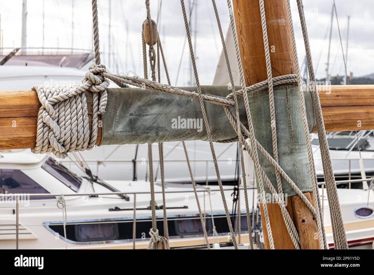 Sailboat mast and rigging with sail ropes and line in Port of Palma ...