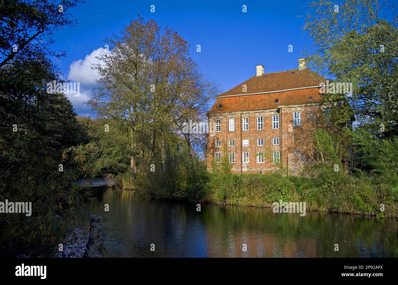 Schoenebeck Castle in Bremen Vegesack Water Reflection, Germany Stock ...