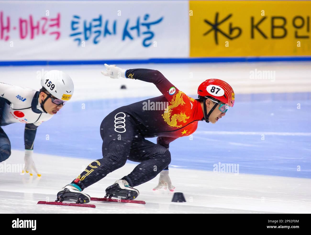 Seoul, South Korea. 10th Mar, 2023. Li Wenlong (R) of China competes ...