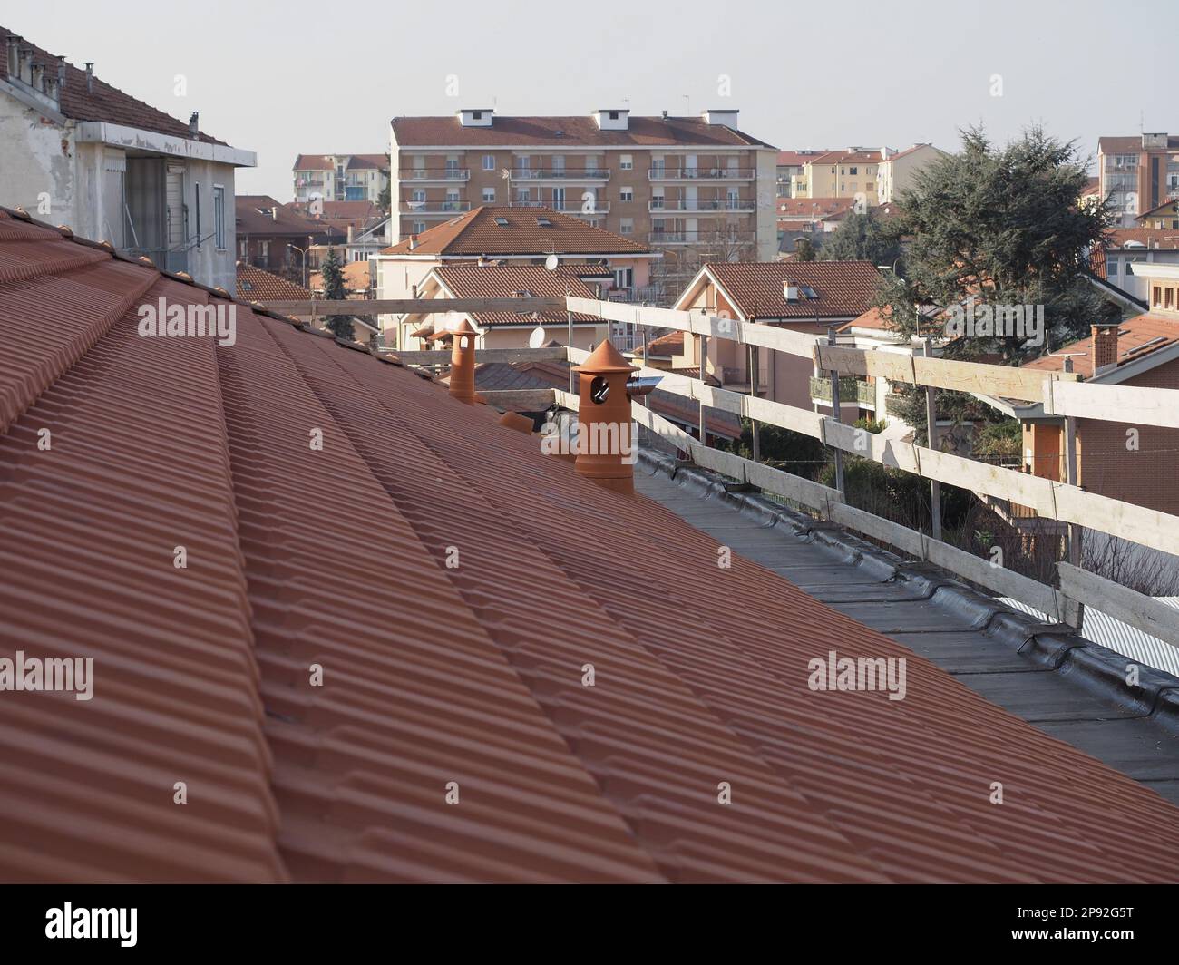 roof construction works in a building site Stock Photo - Alamy