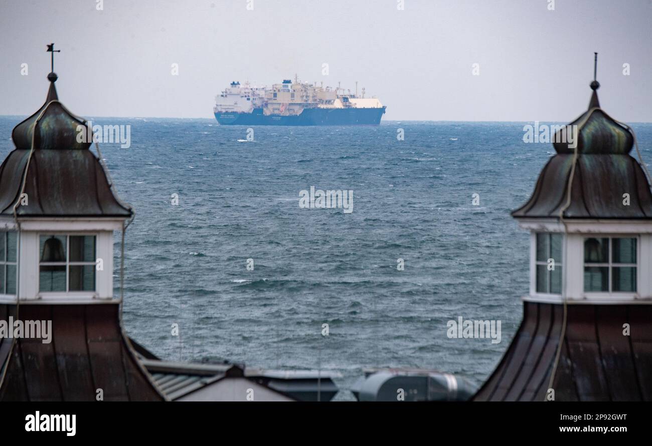 10 March 2023, Mecklenburg-Western Pomerania, Sellin: The LNG tankers ...