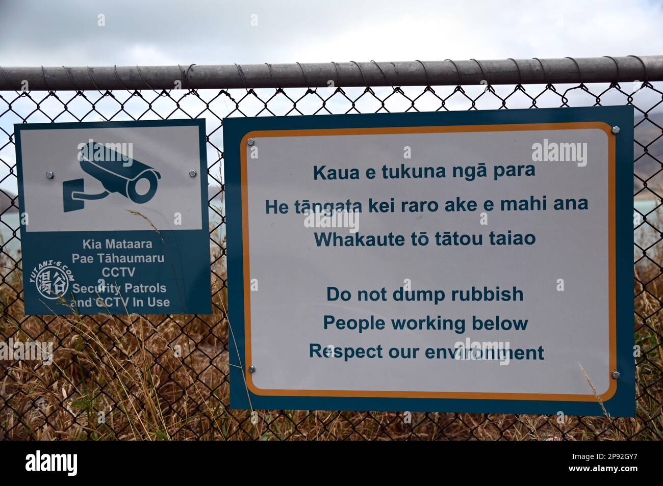 English and maori sign hi-res stock photography and images - Alamy