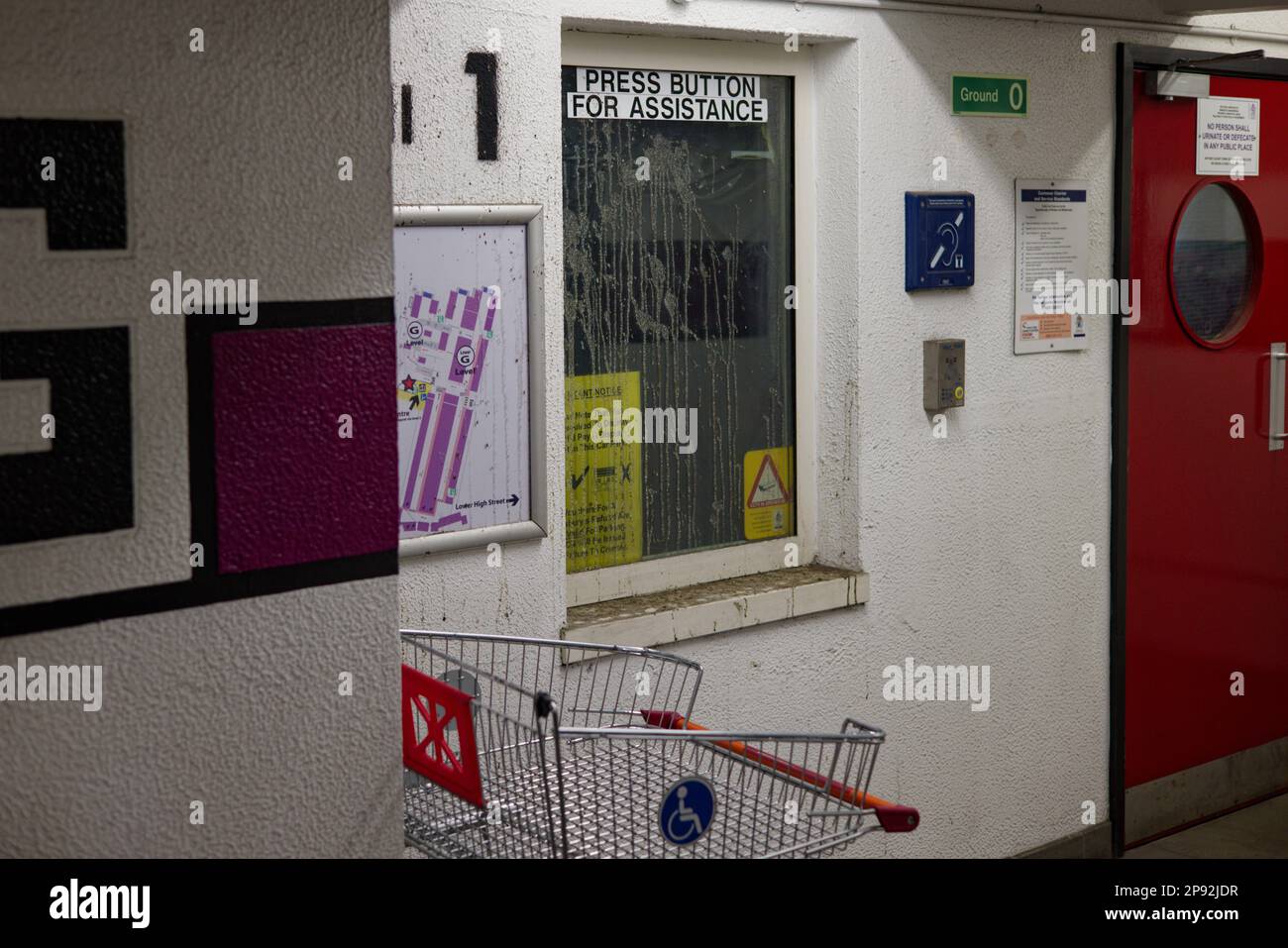 Push button for assistance Stock Photo - Alamy