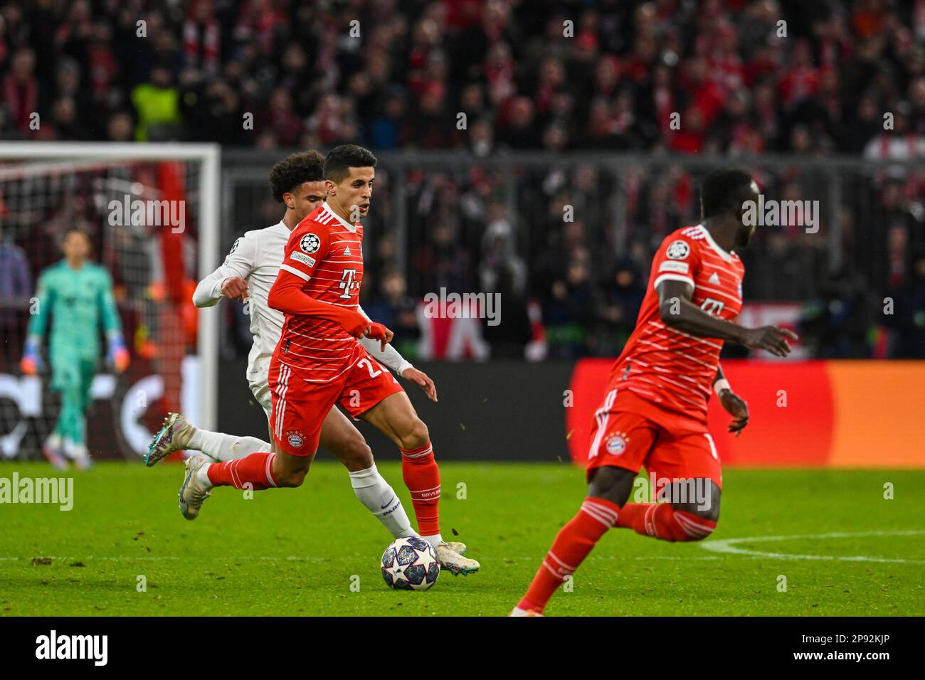 Joao cancelo champions league paris saint germain hi-res stock ...