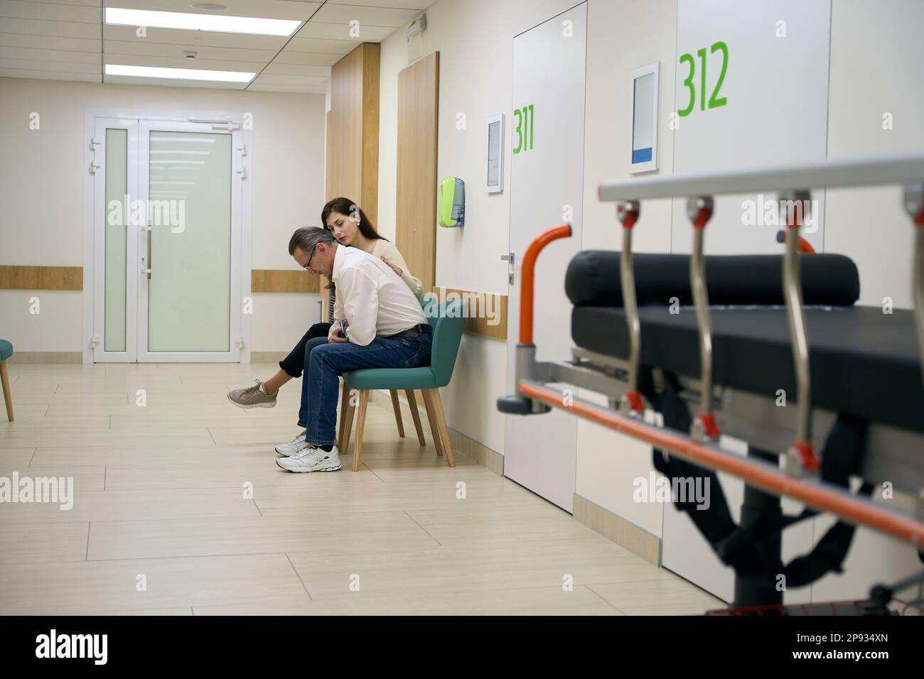 Man comforts woman hospital hi-res stock photography and images - Alamy