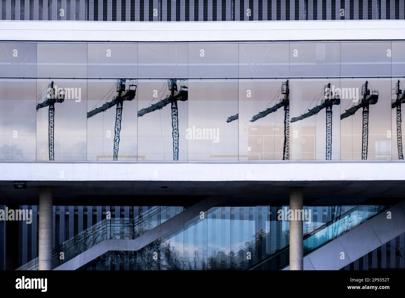 Construction cranes modern new building hi-res stock photography and ...