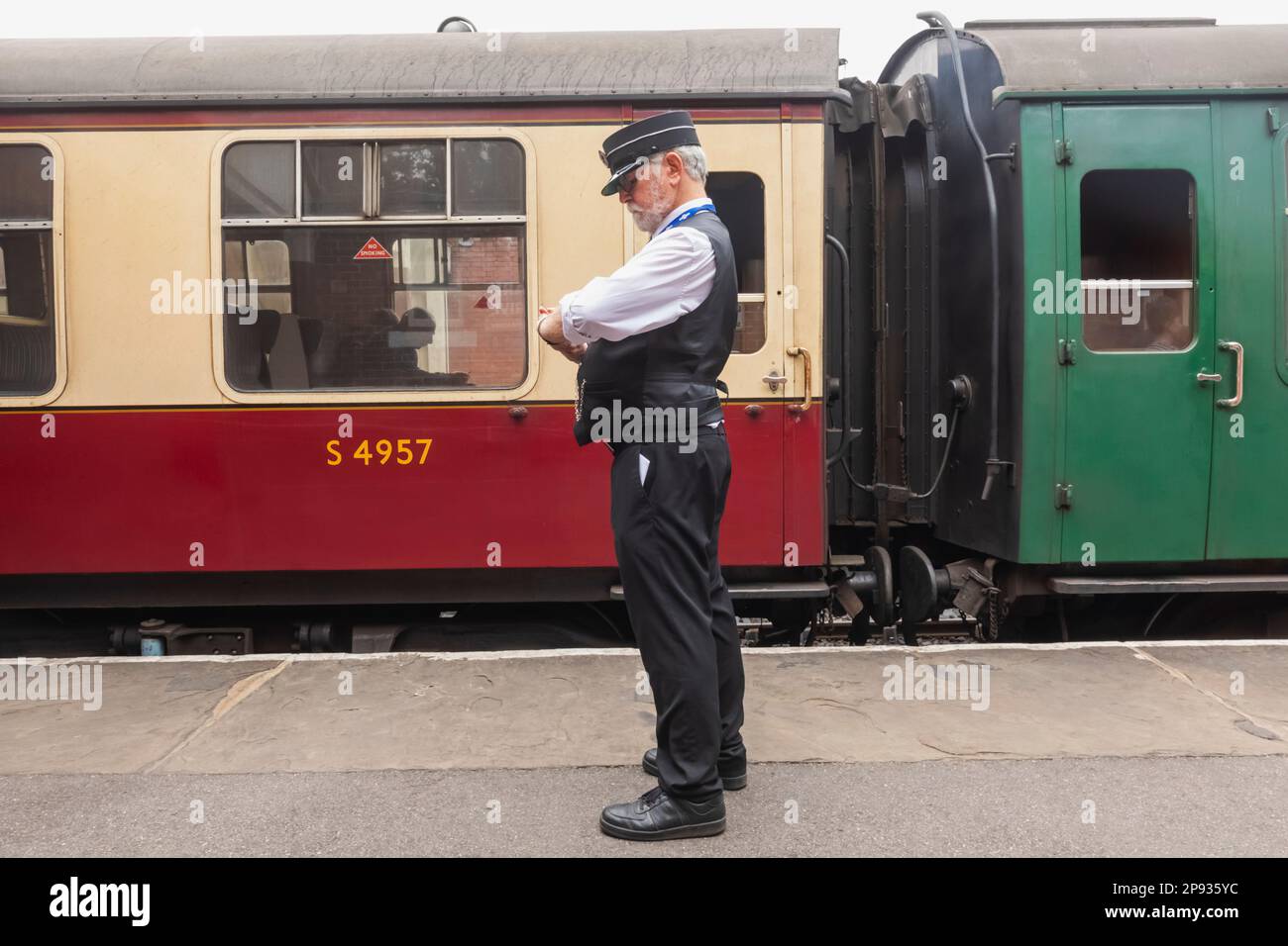 England, Sussex, Bluebell Railway, Sheffield Park Station, Platform ...