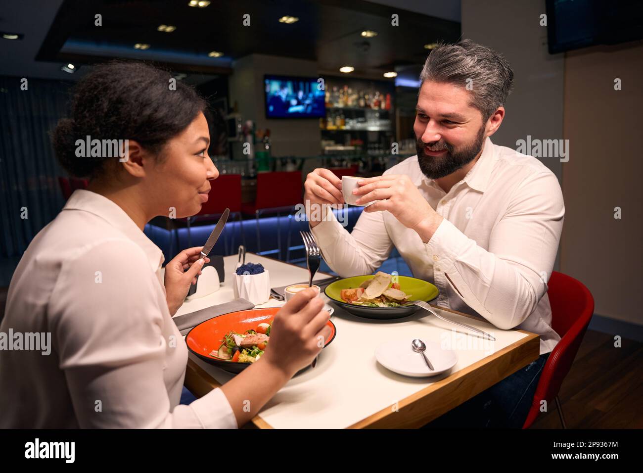 Young couple romantic dinner hot hi-res stock photography and images ...