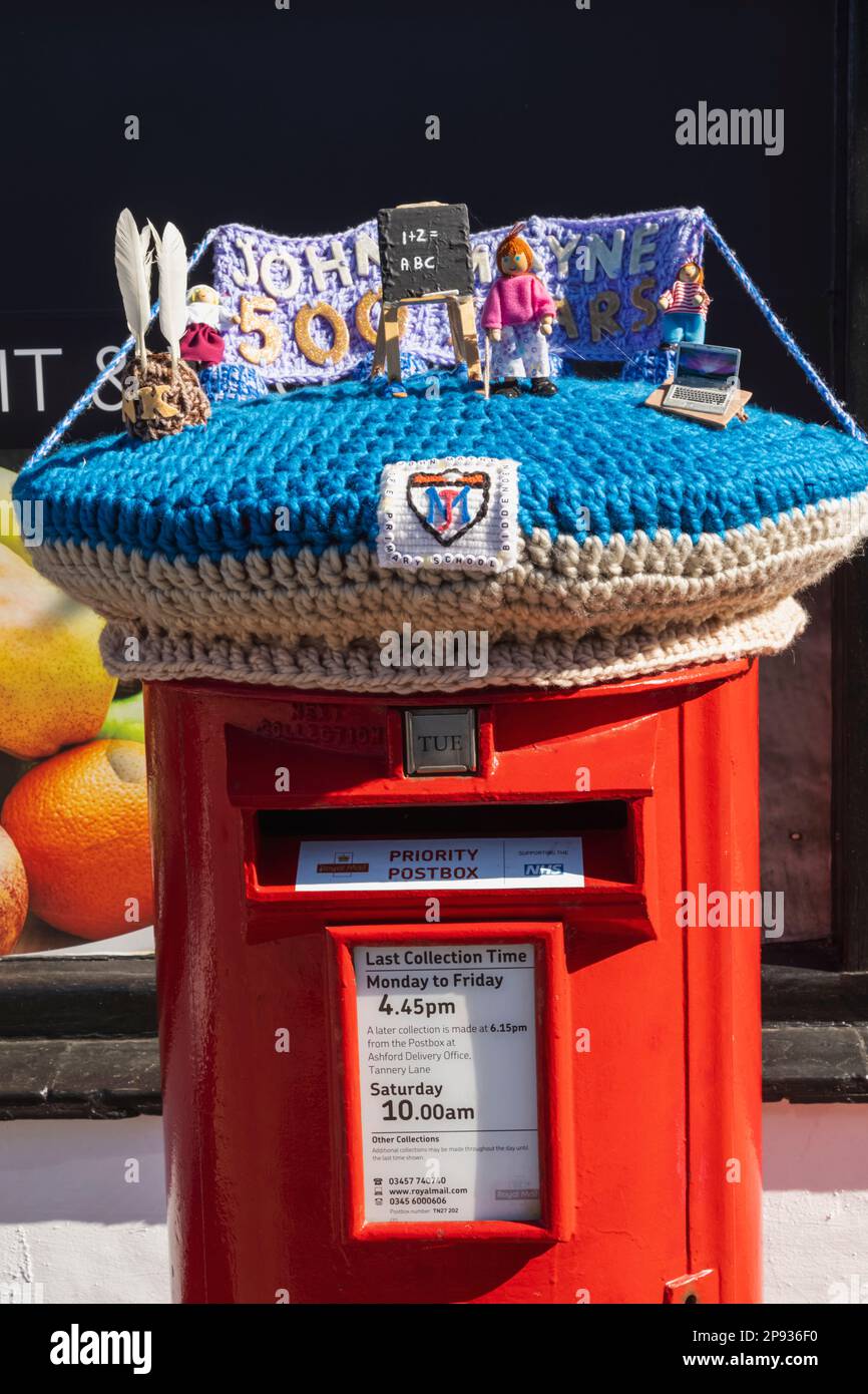 Postbox hat hi-res stock photography and images - Alamy