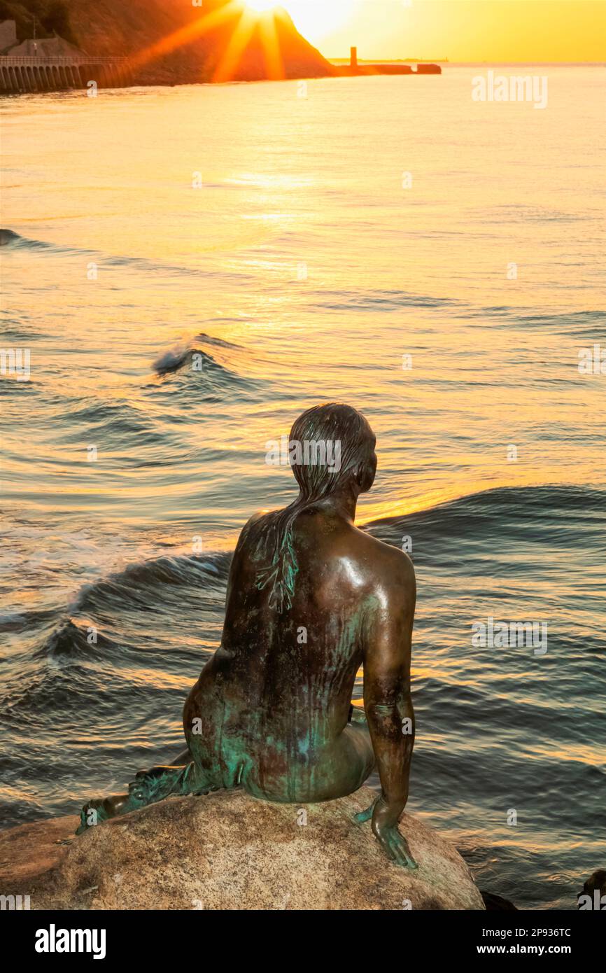 England, Kent, Folkestone, Sunny Sands Beach, Sculpture of Georgina ...