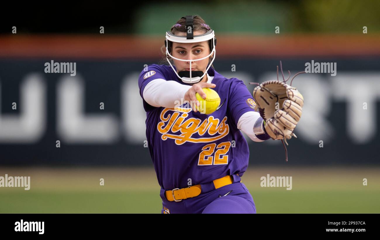 Louisiana State starting pitcher Alea Johnson (22) delivers a pitch ...