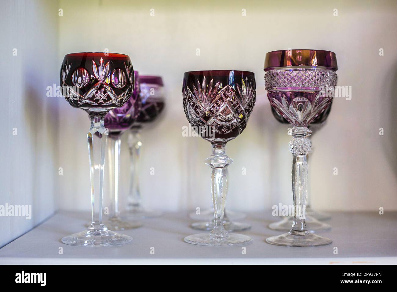 Crystal glass cabinet hi-res stock photography and images - Alamy