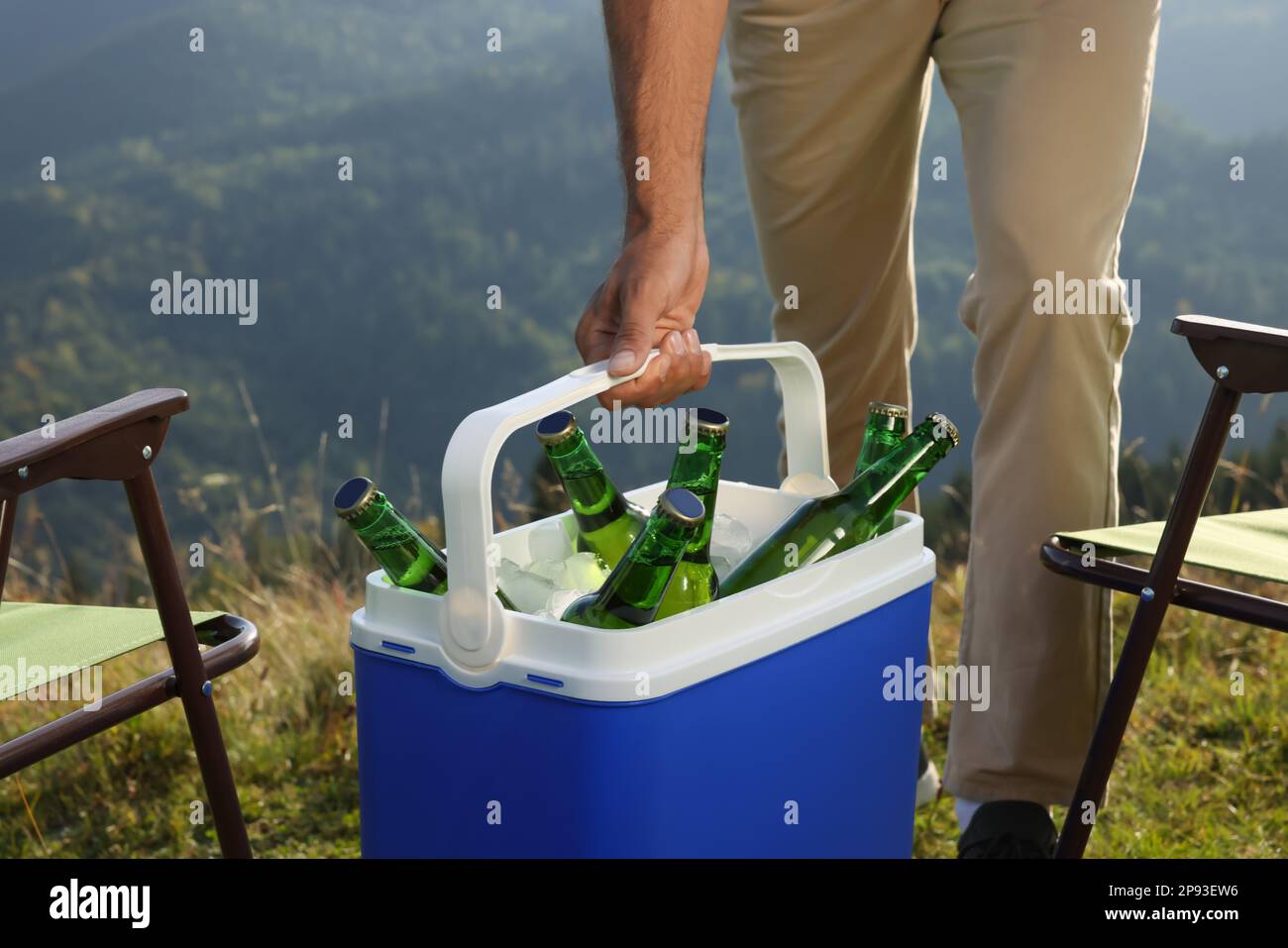 Man carrying bottles hi-res stock photography and images - Alamy