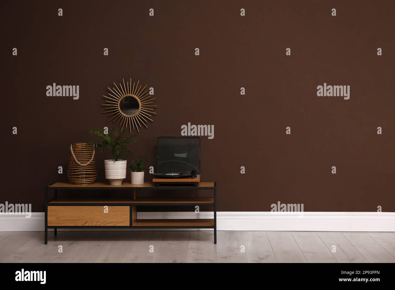 Record mirror hi-res stock photography and images - Alamy