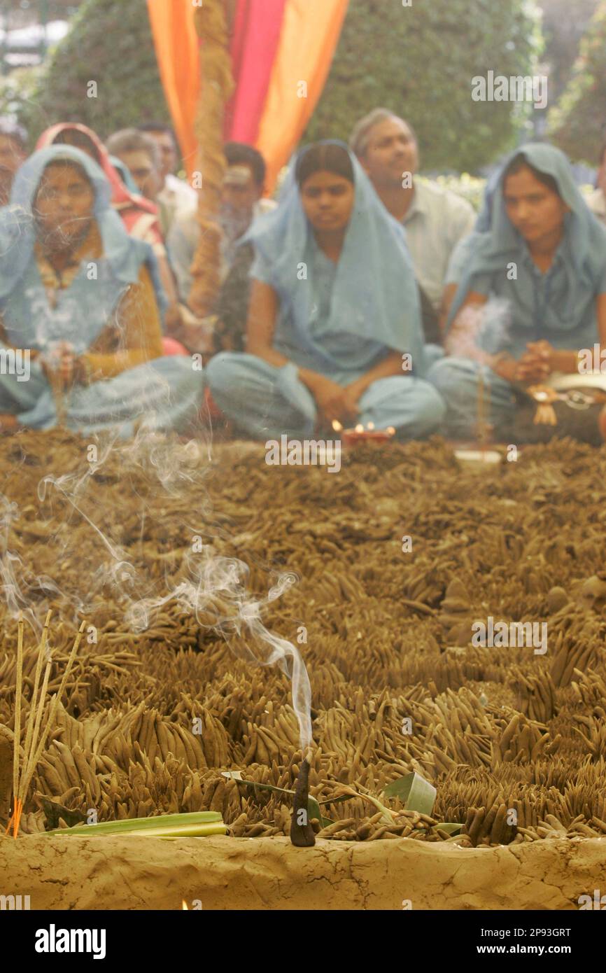 Dalit women offer prayers to 15,000 Shivlings, symbolic representation ...