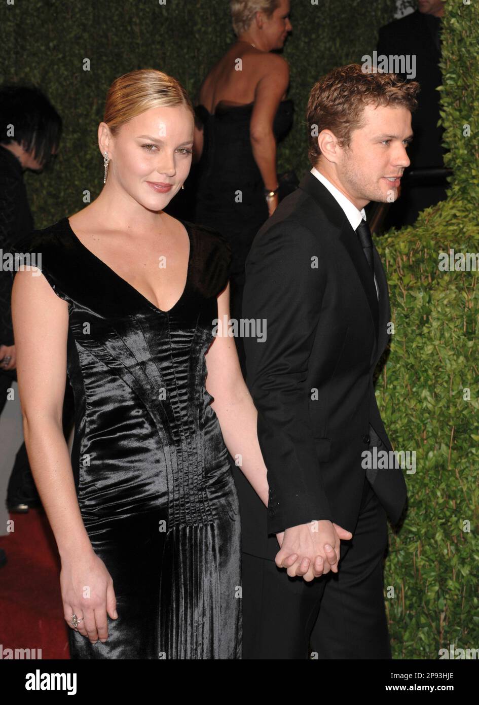 Actress Abbie Cornish and actor Ryan Phillippe arrive at the Vanity ...