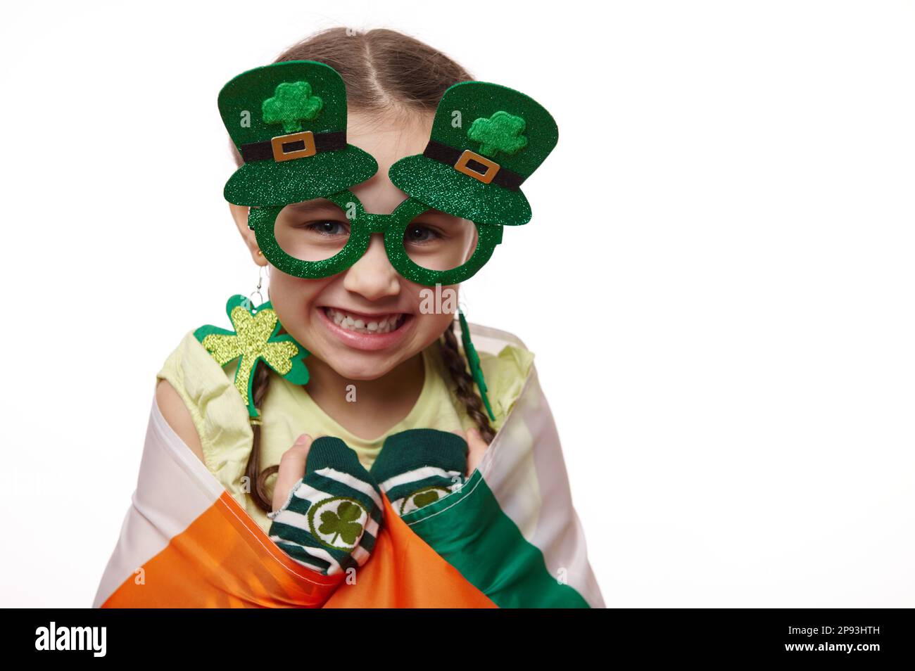 Close-up cute little girl wearing stylish carnival goggles, smiling ...
