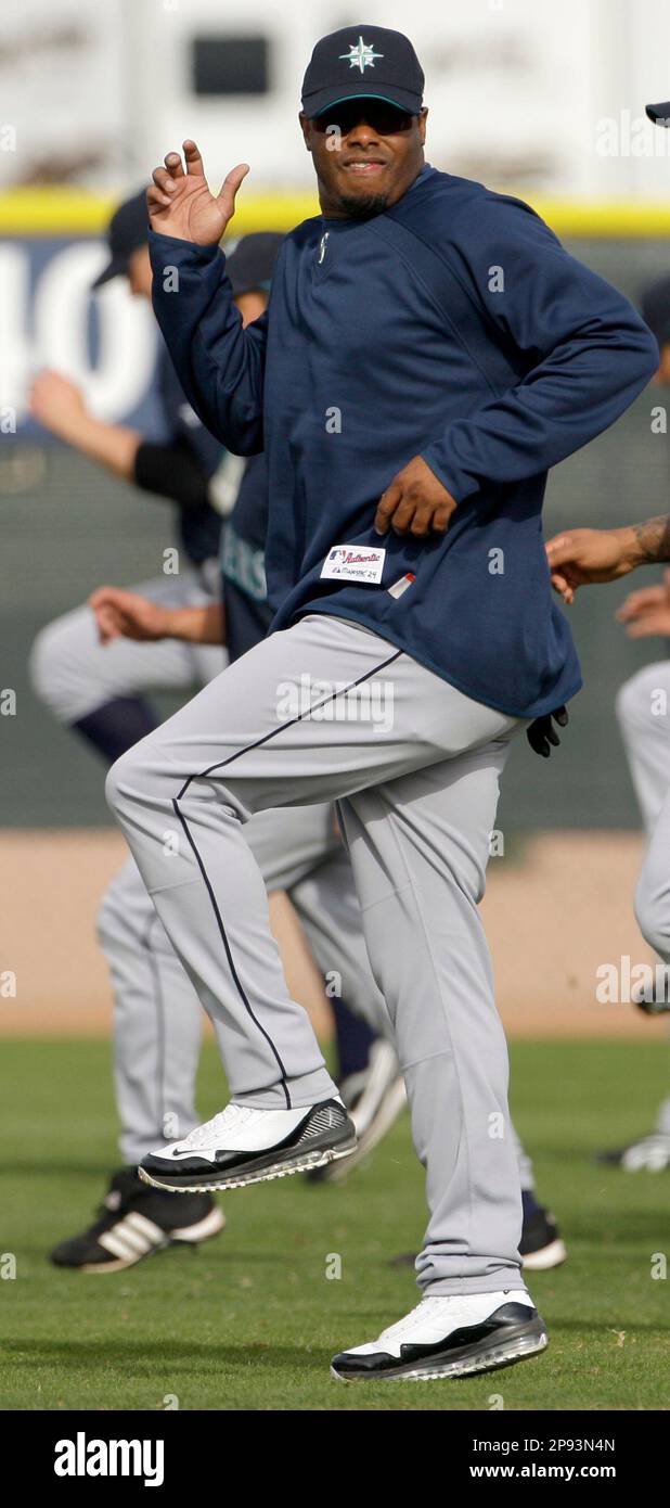 Seattle Mariners outfielder Ken Griffey Jr., warms up during spring ...