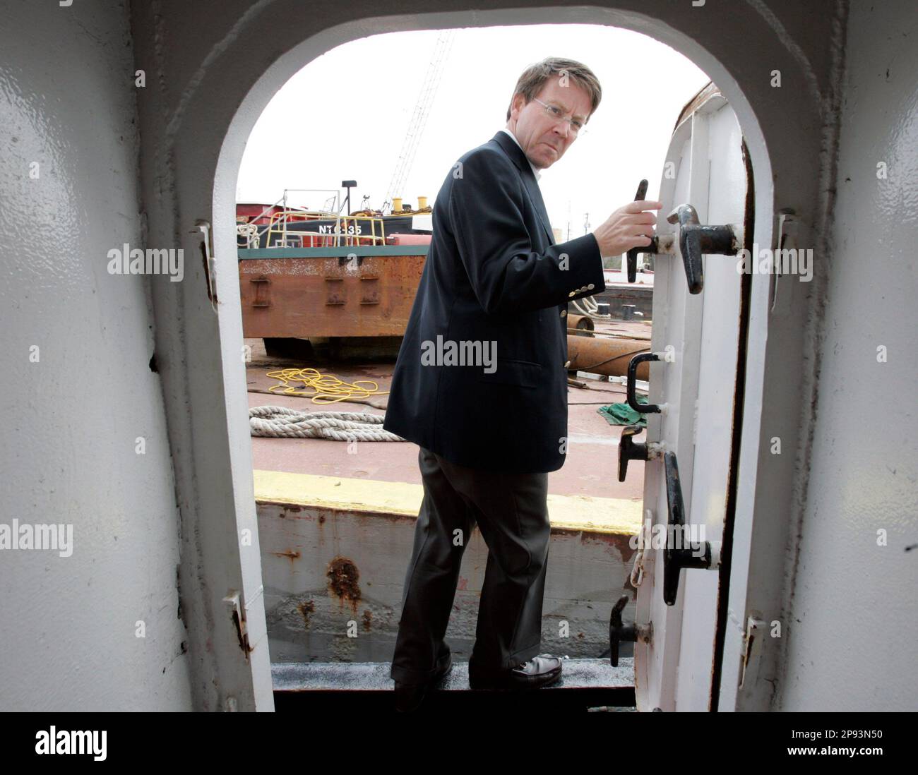 ** FOR USE MONDAY, FEB. 23 AND THEREAFTER ** Ed Whitmore of Norfolk Tug ...