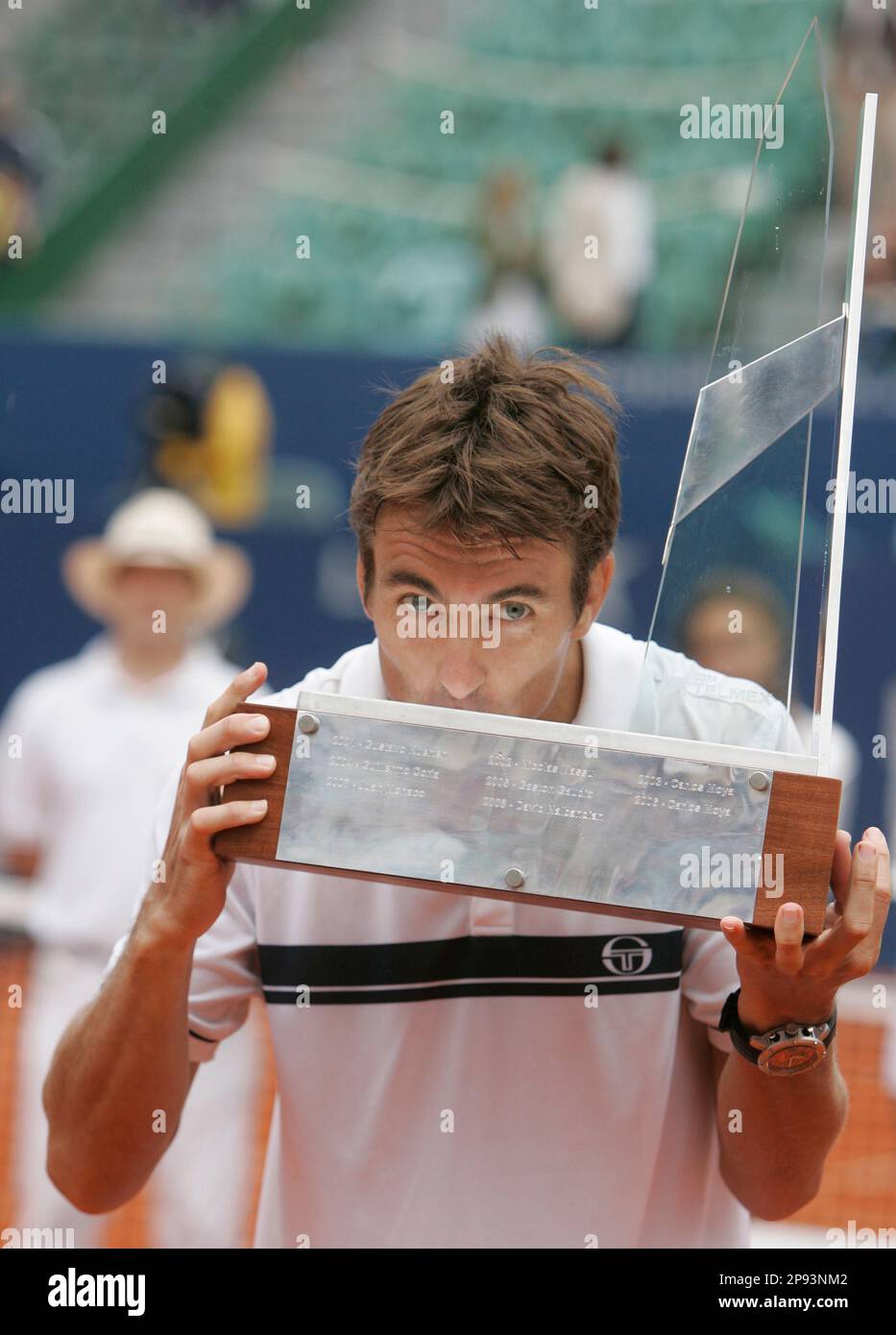 Spain's Tommy Robredo kisses the trophy after defeating Argentina's ...