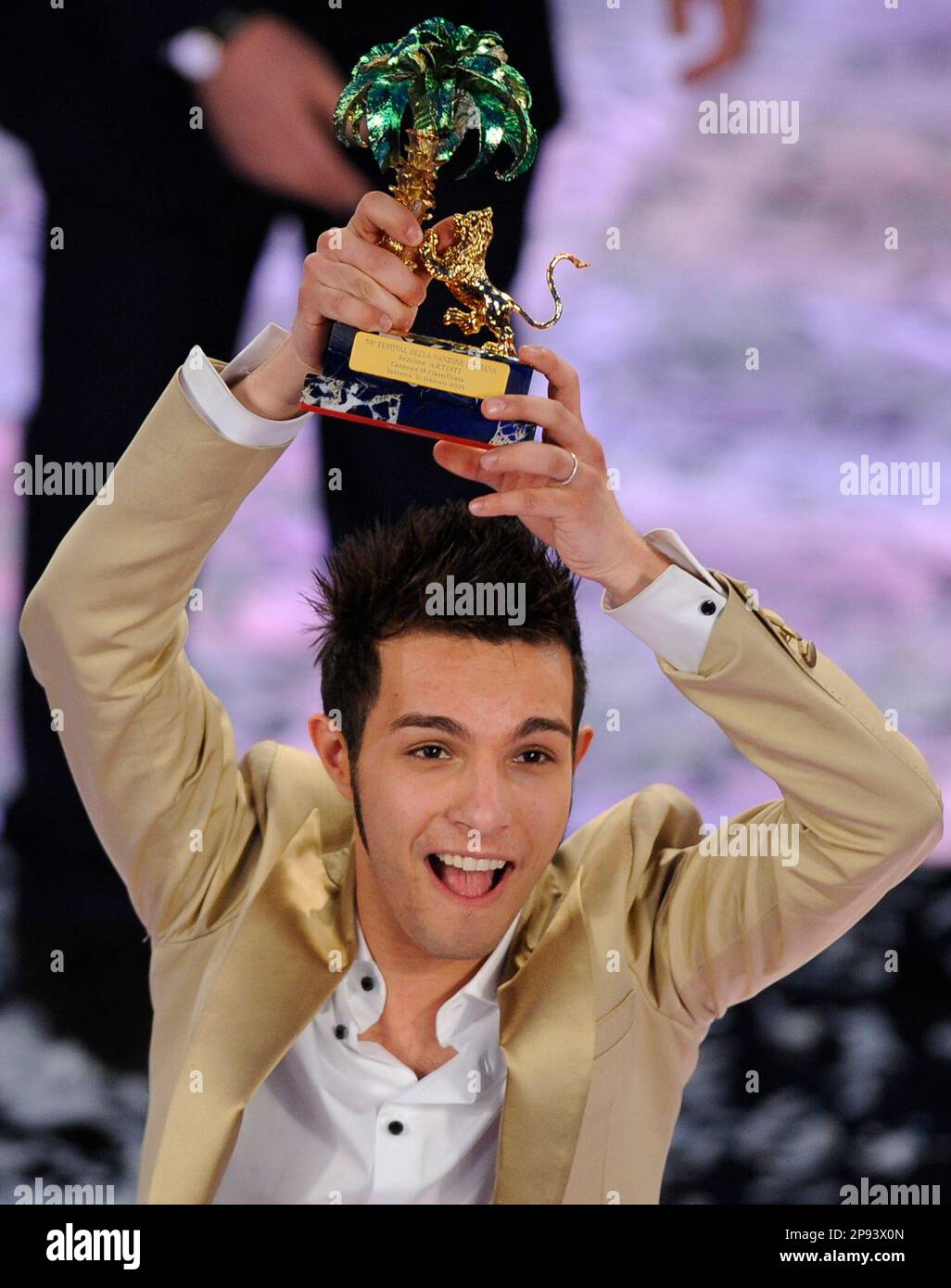 Marco Carta shows his trophy after winningduring the "Festival di ...