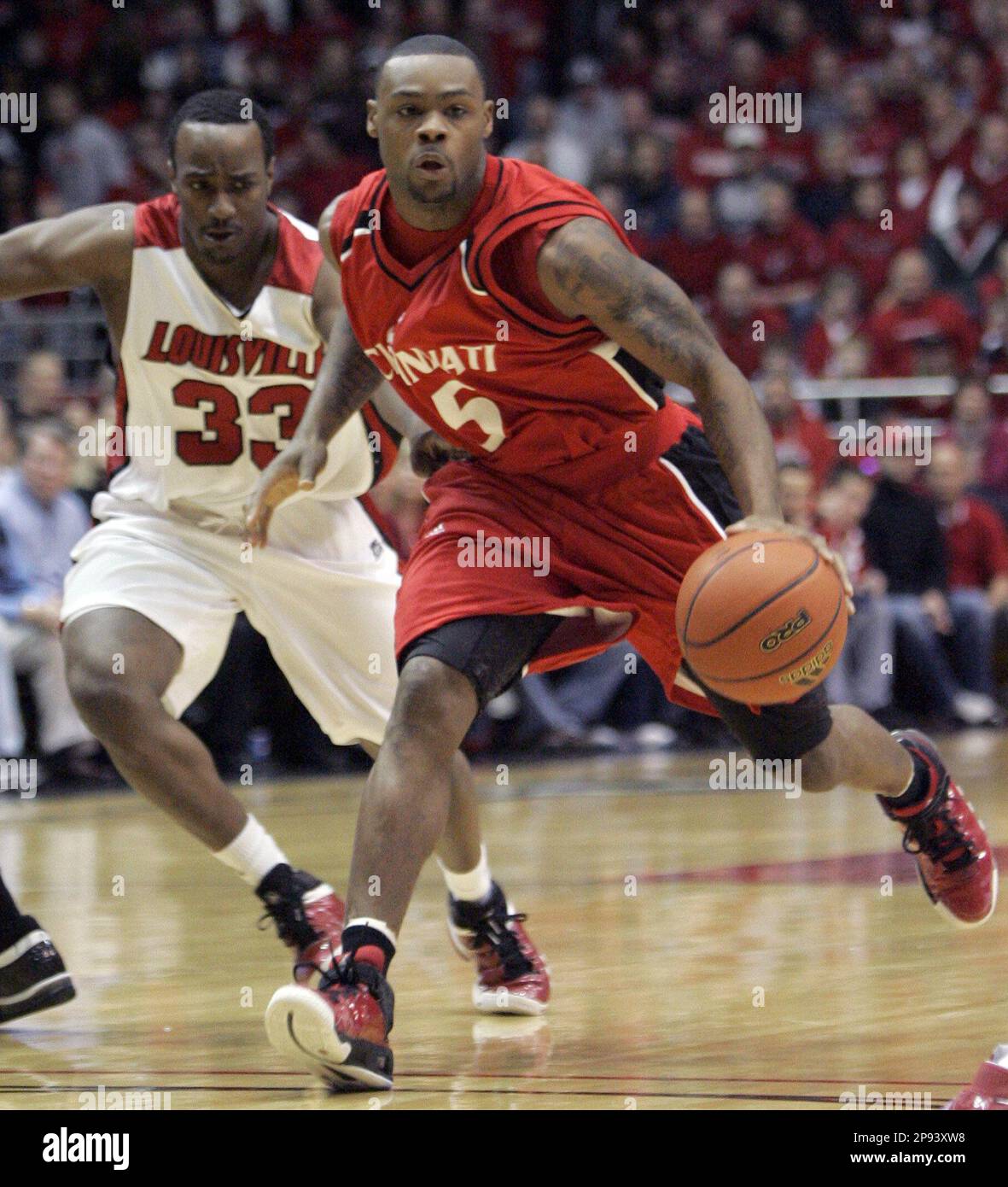 Cincinnati guard Deonta Vaughn (5) brings the ball up court against ...