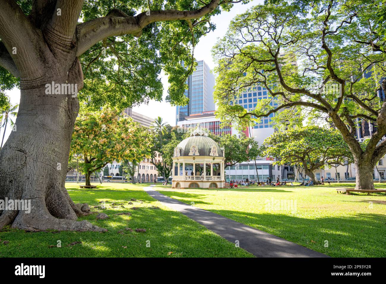 Park area in front of Ê»Iolani Palace, Honolulu, Hawaii, USA, Polynesia ...