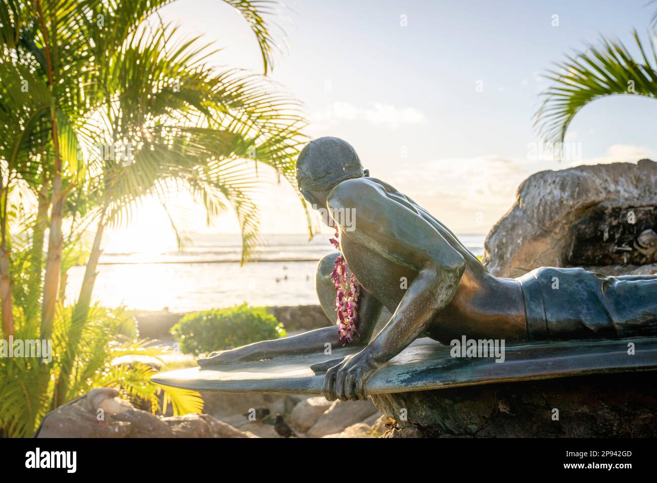 Surfer statue at Waikiki Beach in Honolulu, Oahu, Hawaii, USA ...