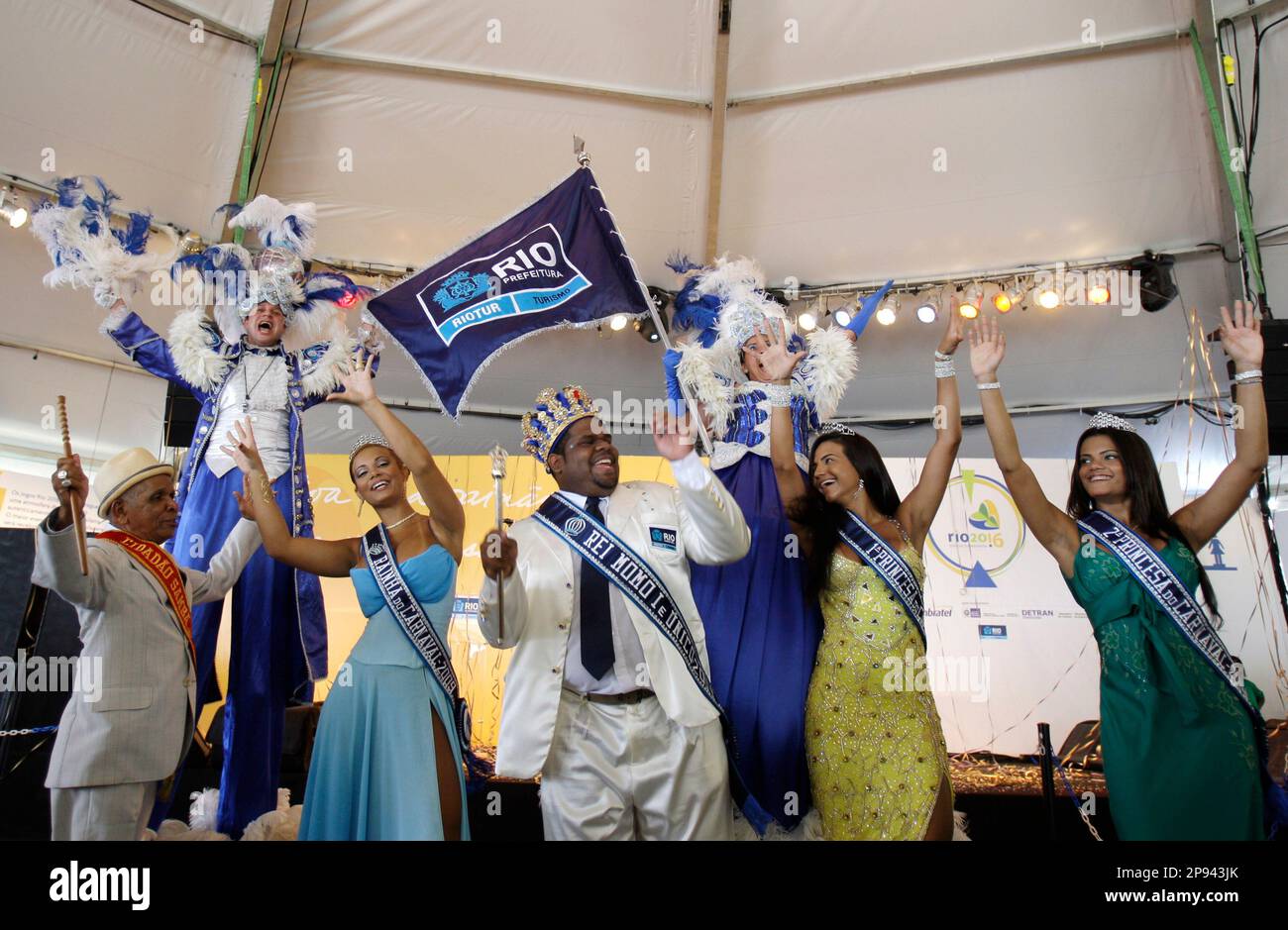 The Rei Momo, or Carnival King, center, dances with Rio de Janeiro's ...