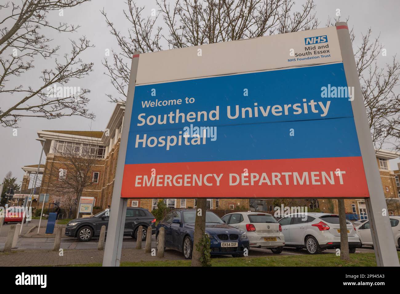 Hospital beds visible hi-res stock photography and images - Alamy