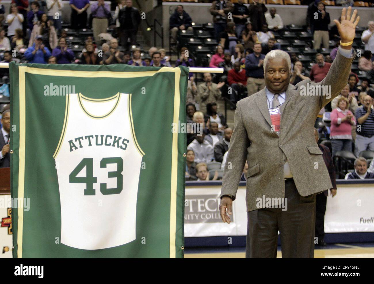 1956 Indiana Mr. Basketball winner and NBA legend Oscar Robertson waves ...