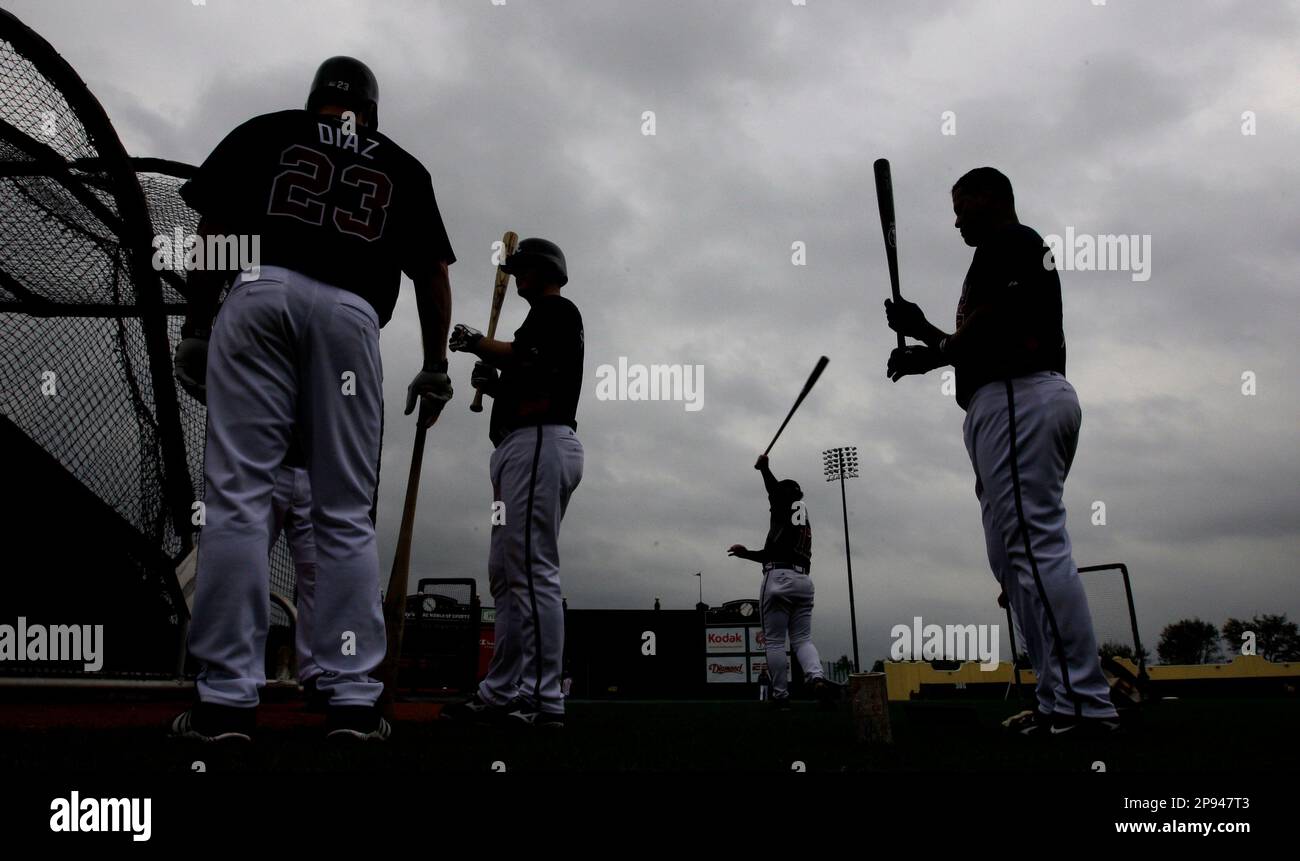 Atlanta Braves' Matt Diaz (23), Clint Sammons, center, and Alvin Colina ...