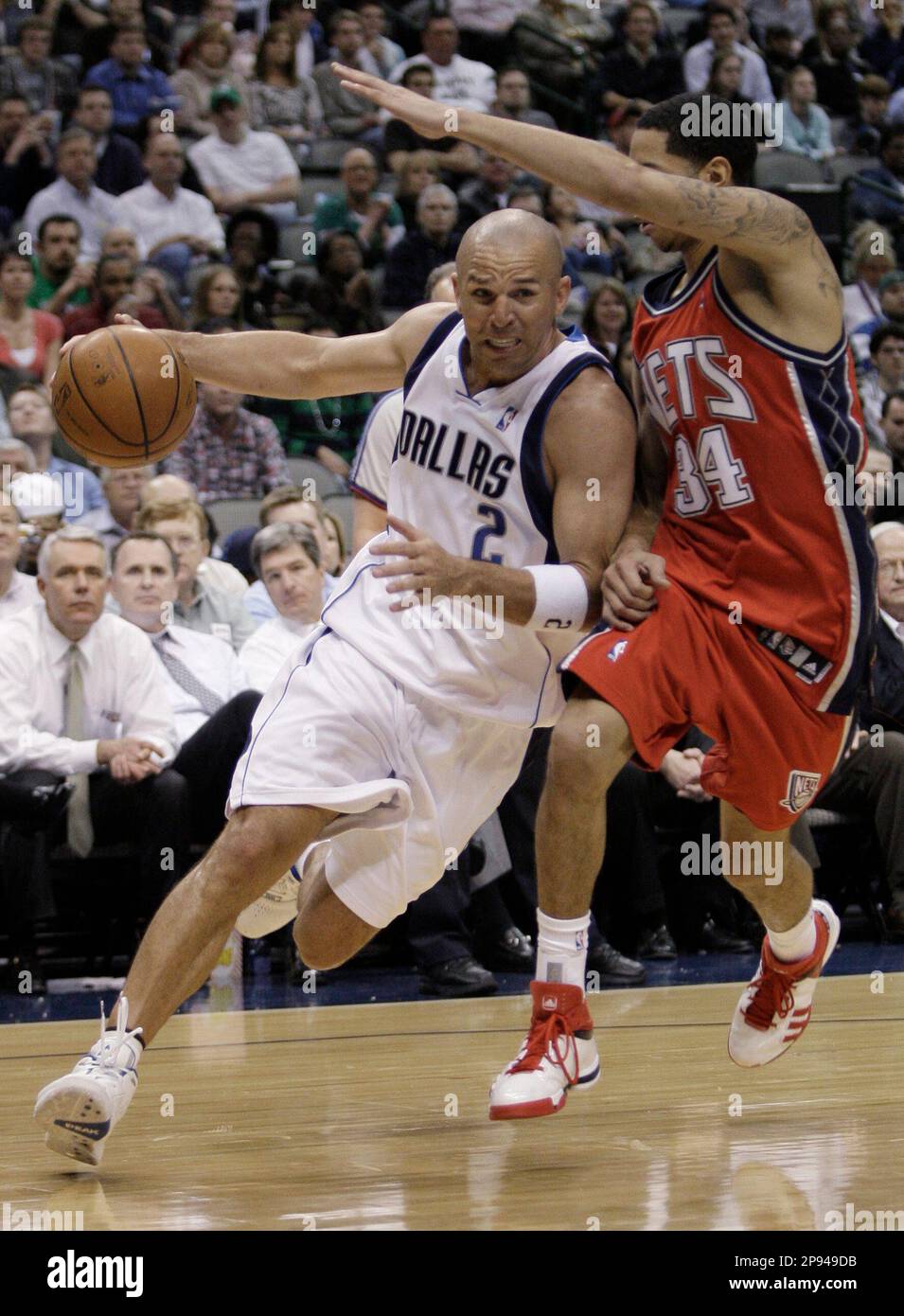 Dallas Mavericks guard Jason Kidd (2) drives against New Jersey Nets ...