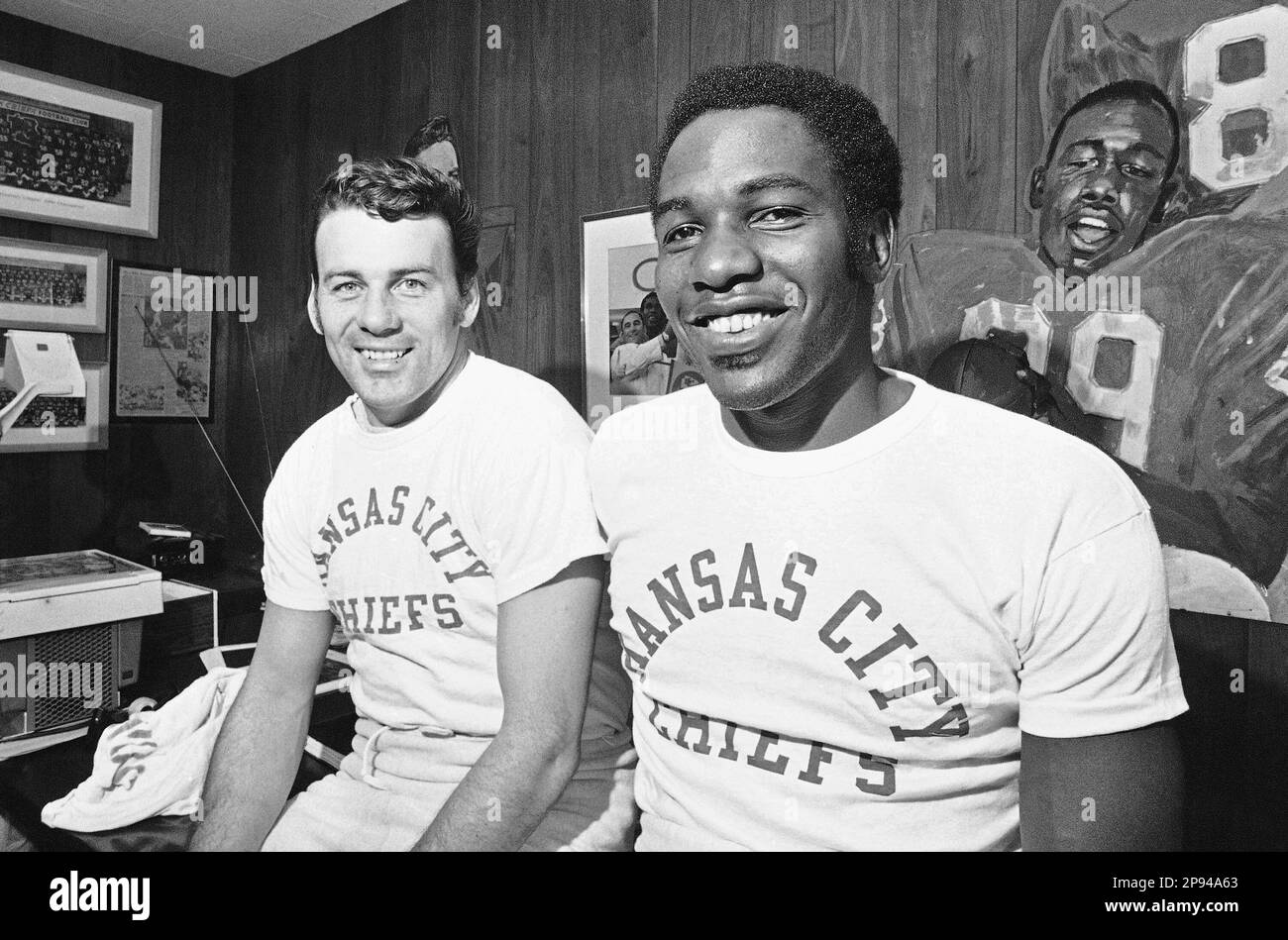 FILE - Kansas City Chiefs quarterback Len Dawson, left, and wide ...